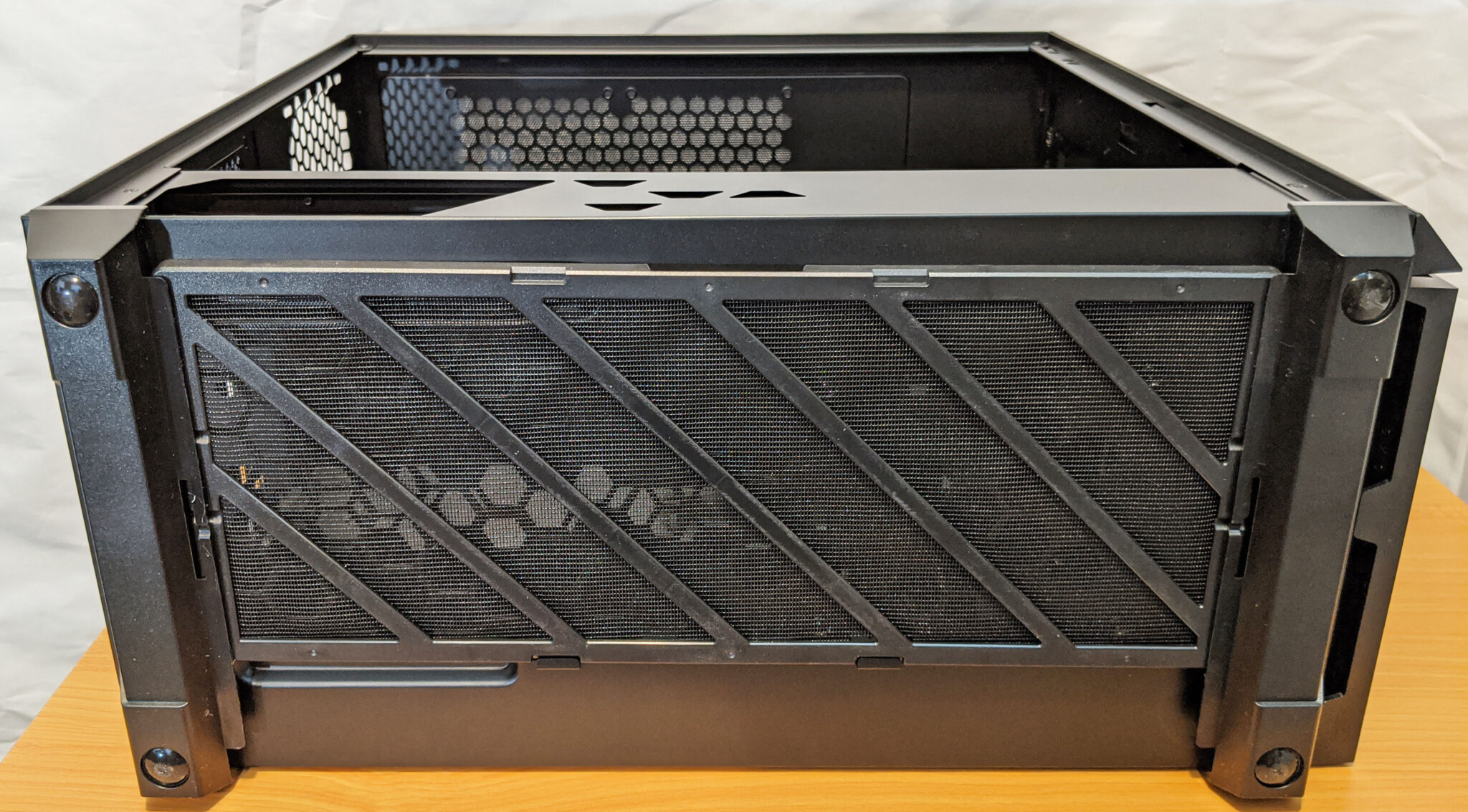 InWin 216 Case Review - Stealthy done right – GND-Tech