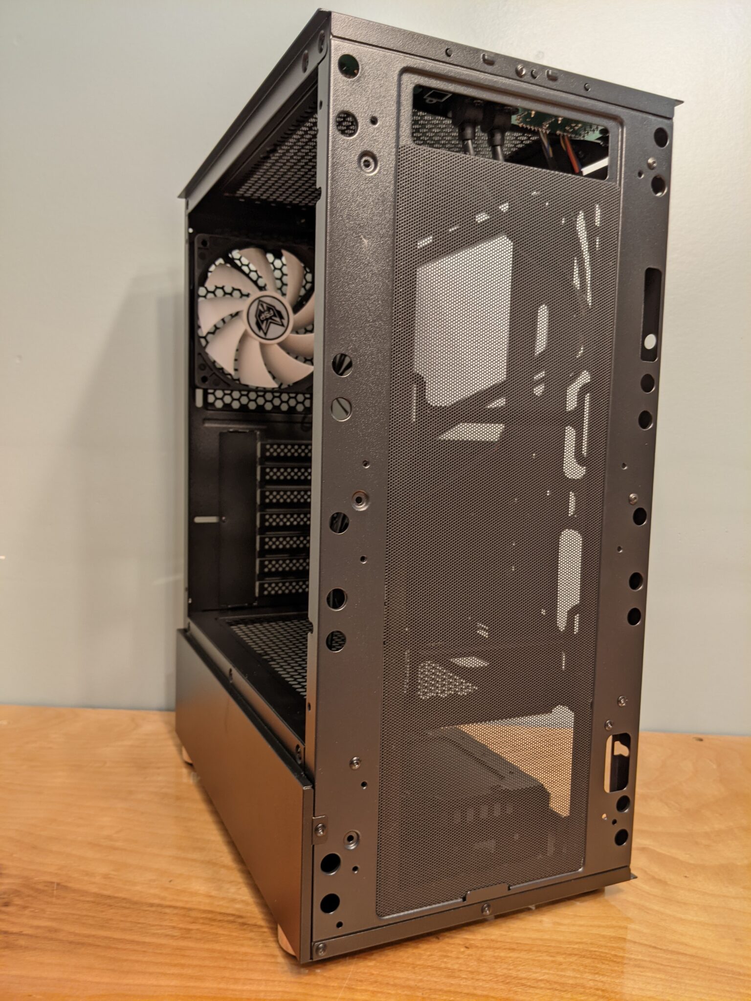FSP CMT271A Mid-Tower Case Review – GND-Tech